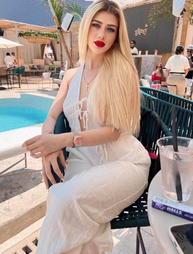 អ្នកបង្កើតមាតិកាសម្រស់ល្បីមួយរូបនៅប្រទេសម៉ិកស៊ិក បាត់បង់ជីវិតភ្លាមៗខណៈកំពុងផ្សាយផ្ទាល់ ...